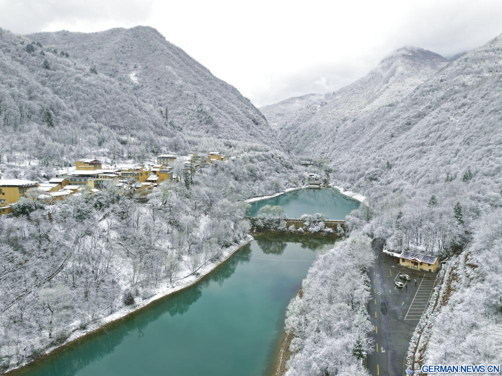 Landschaft nach Schneefall im Landschaftsschutzgebiet Guan'egou in ...