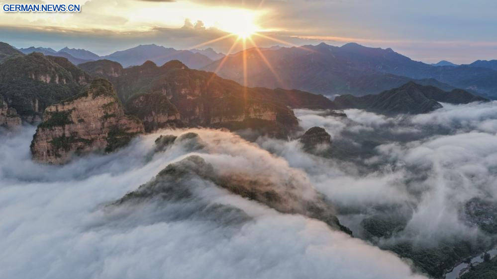 In Bildern: Wolkenmeer des Landschaftsgebiets Xinglong-Berg in Chinas ...